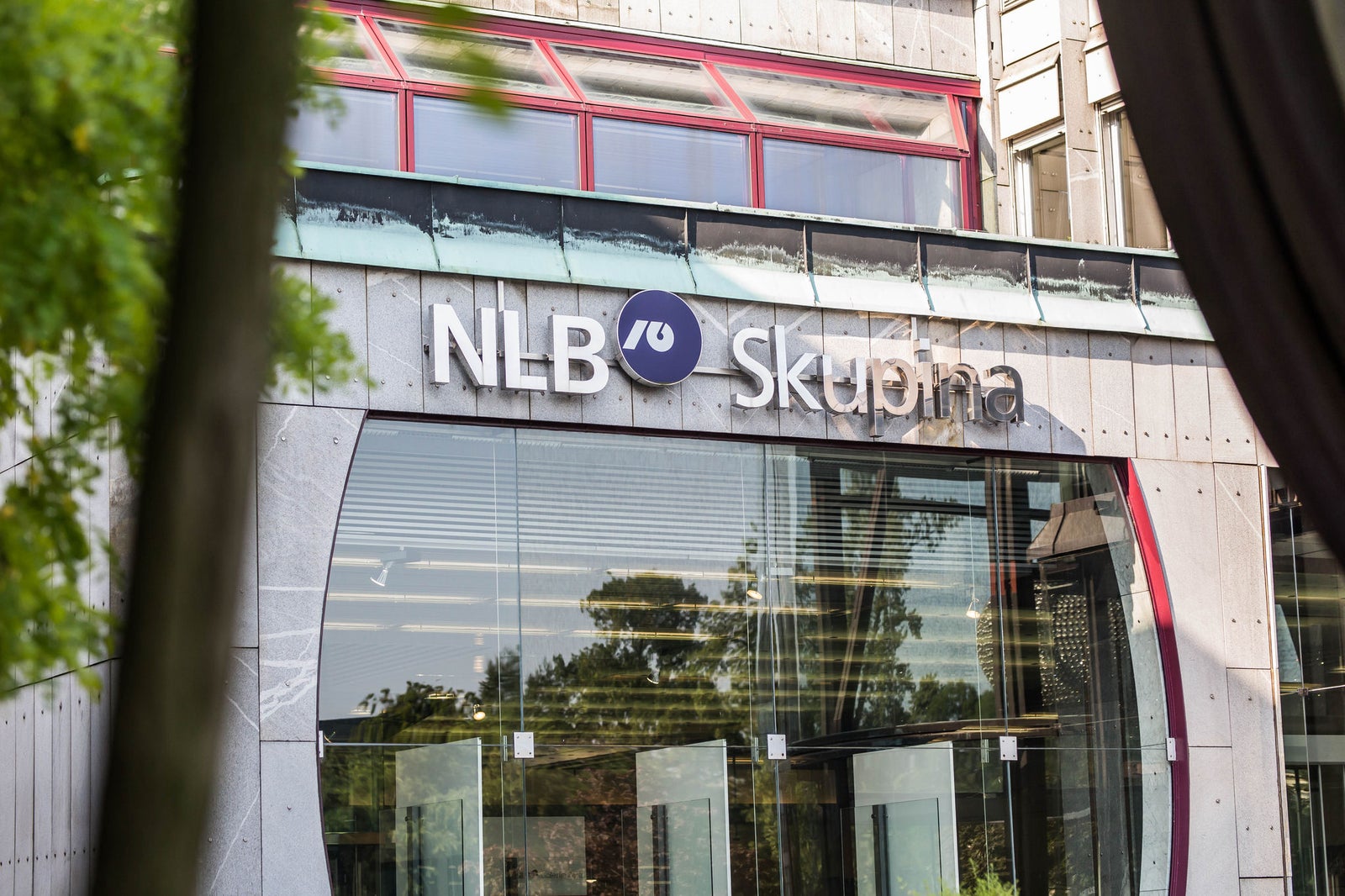 NLB z višjimi obrestnimi merami spodbuja dolgoročnejše depozite in širi ...